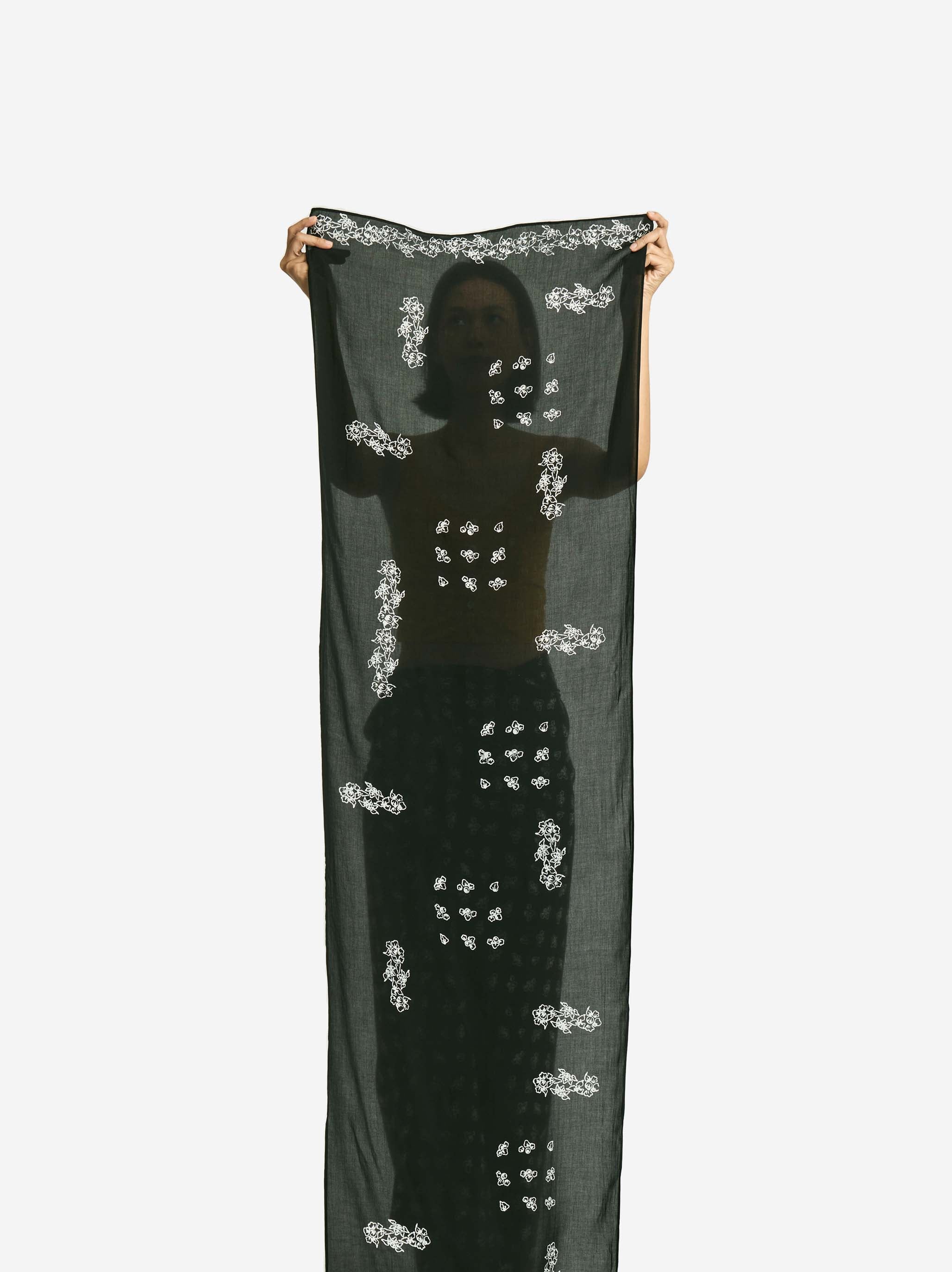 "Untaian Bunga Pencar" - Shawl – Sejauh