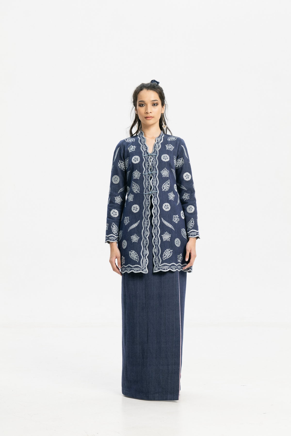 "Tarum-Denim" - Kebaya Bunga Laut – Sejauh