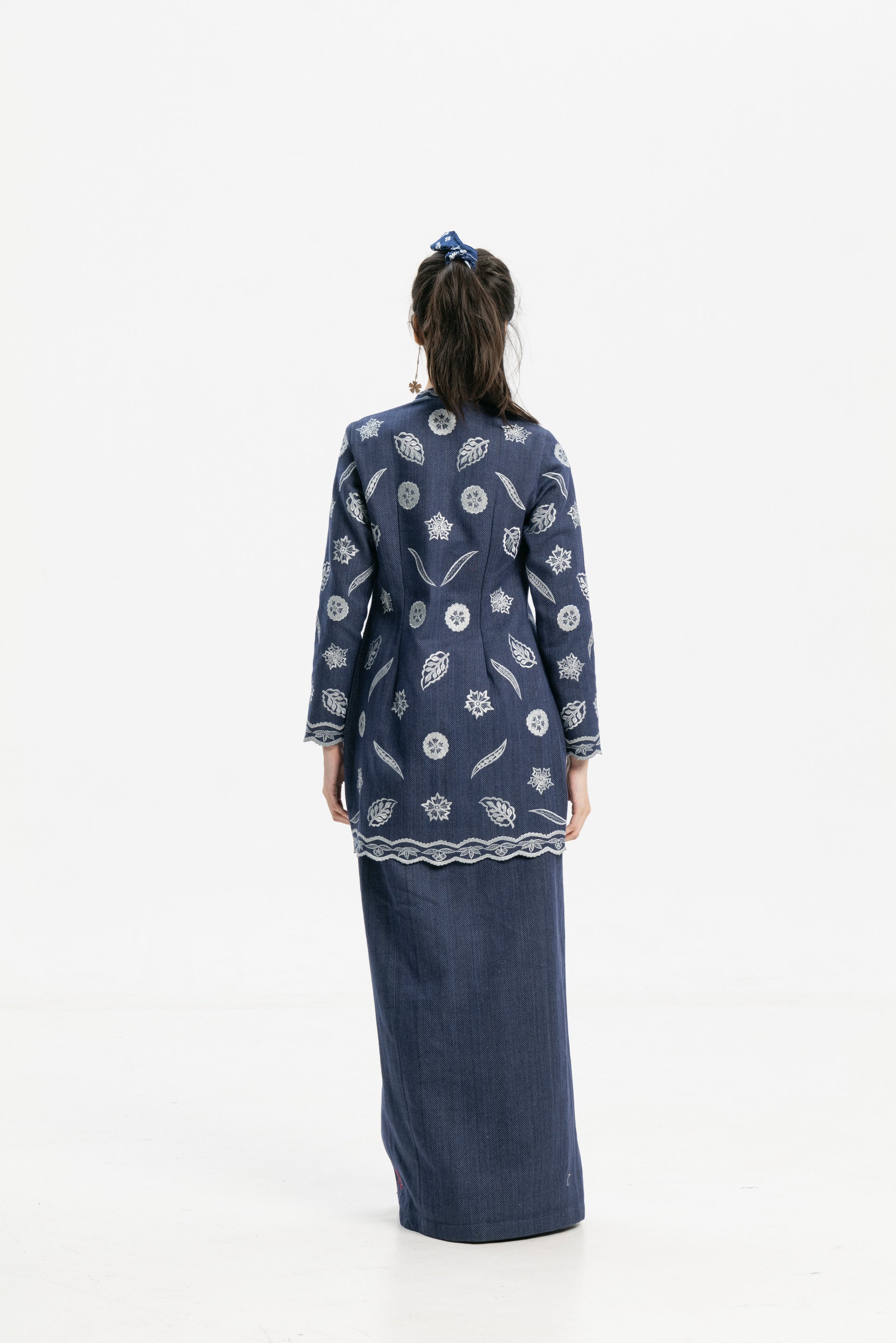 "Tarum-Denim" - Kebaya Bunga Laut – Sejauh